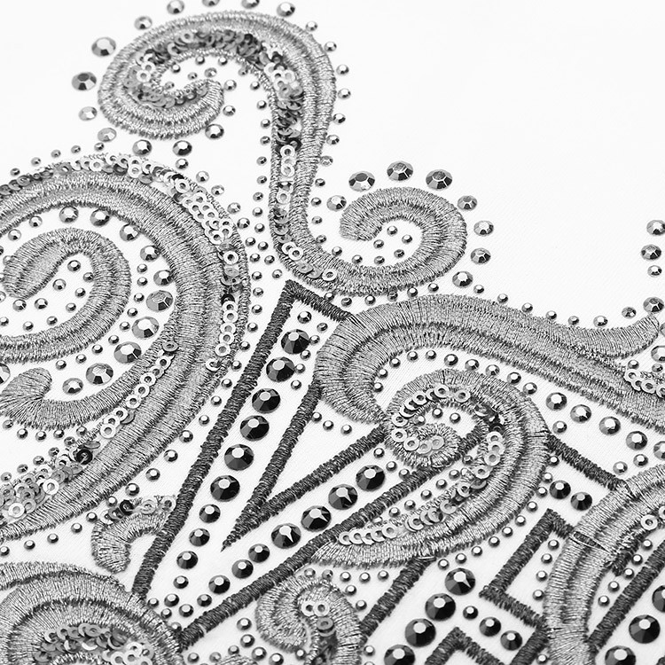 【VERRIVERRI 男士短袖T恤】VERRI/VERRI前胸卷草纹图案，配与金属质感绣花与钻片，设计新颖，彰显品质的白色圆领短袖T恤-男士 ...